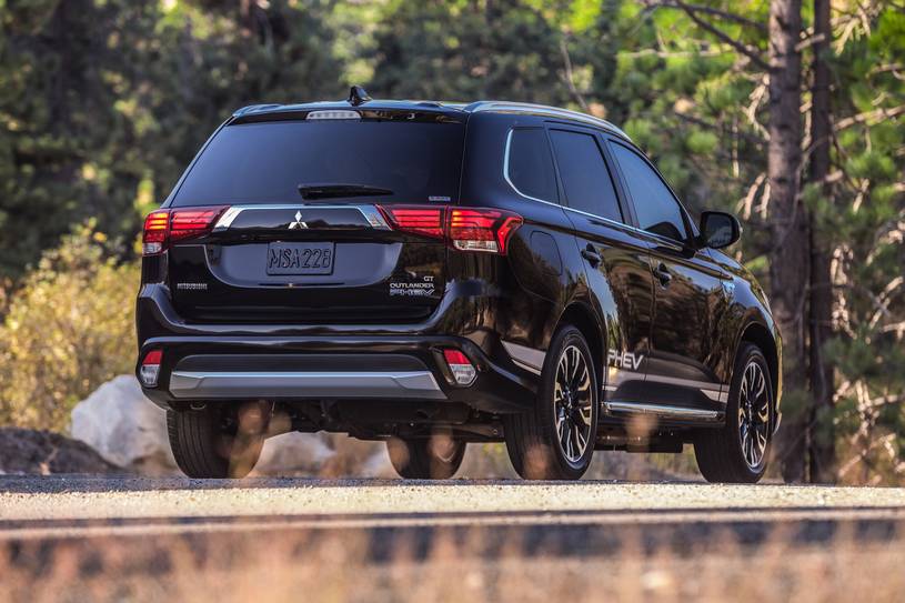 2018 Mitsubishi Outlander PHEV Pictures - 89 Photos | Edmunds