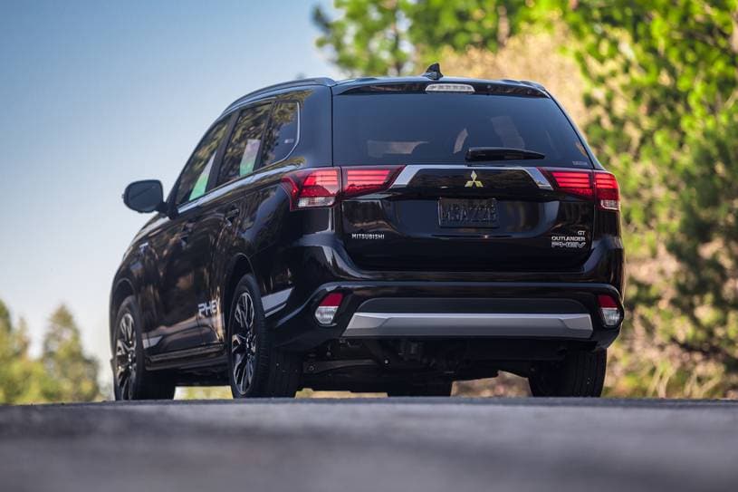 2018 Mitsubishi Outlander PHEV Pictures - 89 Photos | Edmunds