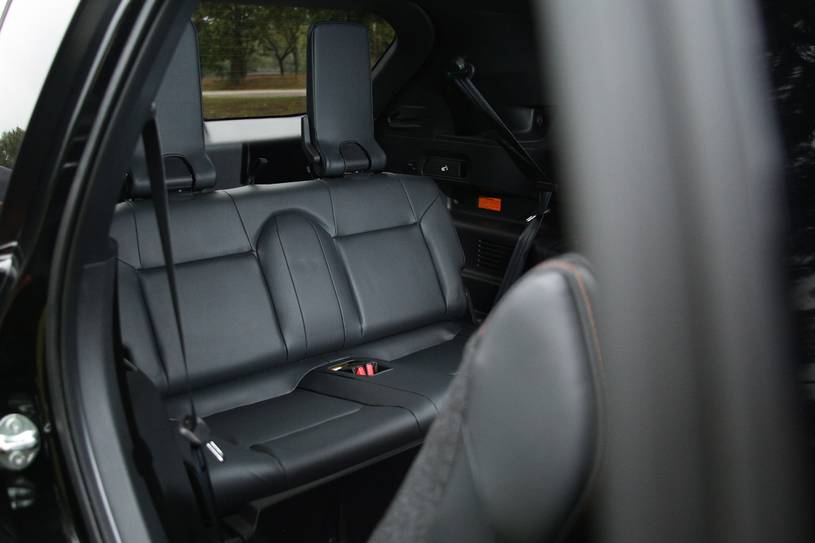 2023 Mitsubishi Outlander PHEV Pictures - 71 Photos | Edmunds