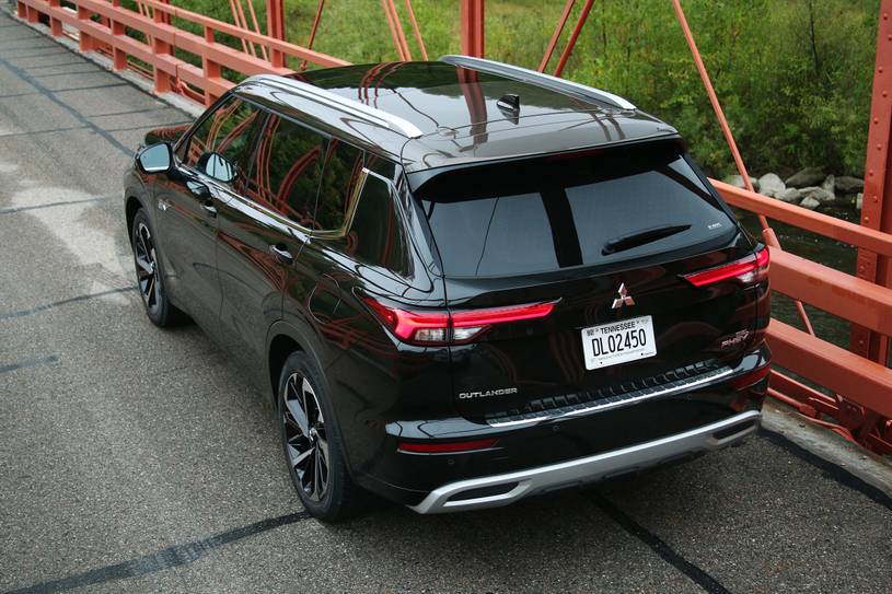 2023 Mitsubishi Outlander PHEV Pictures - 71 Photos | Edmunds
