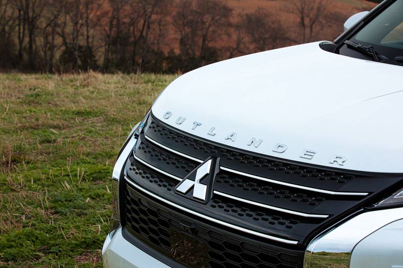 2023 Mitsubishi Outlander PHEV Pictures - 71 Photos | Edmunds