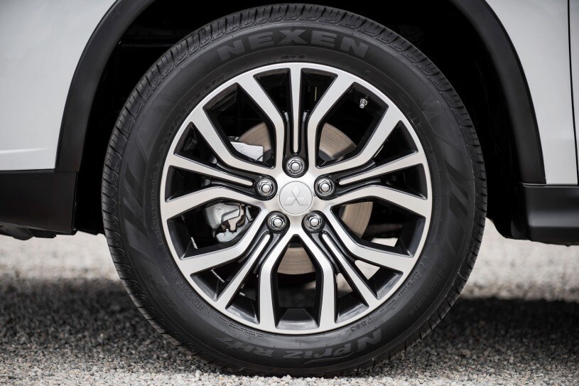 2016 Mitsubishi Outlander Sport Pictures - 61 Photos | Edmunds