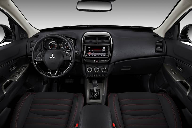2019 Mitsubishi Outlander Sport Pictures - 83 Photos | Edmunds