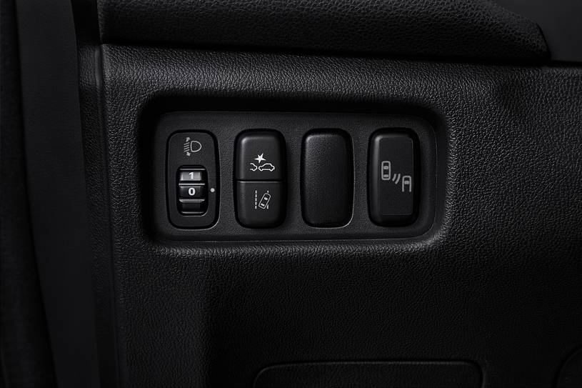 2019 Mitsubishi Outlander Sport Pictures - 83 Photos | Edmunds