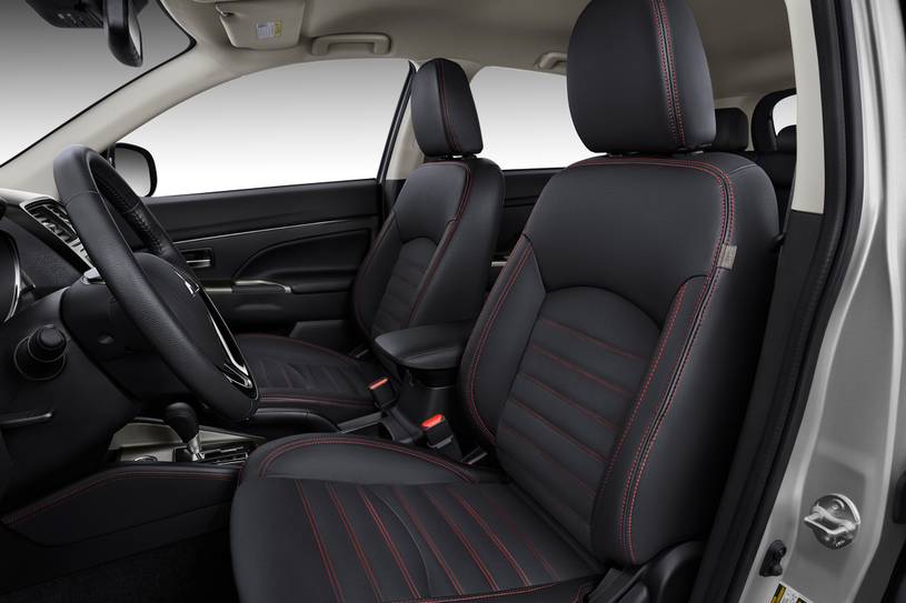 2019 Mitsubishi Outlander Sport Pictures - 83 Photos | Edmunds