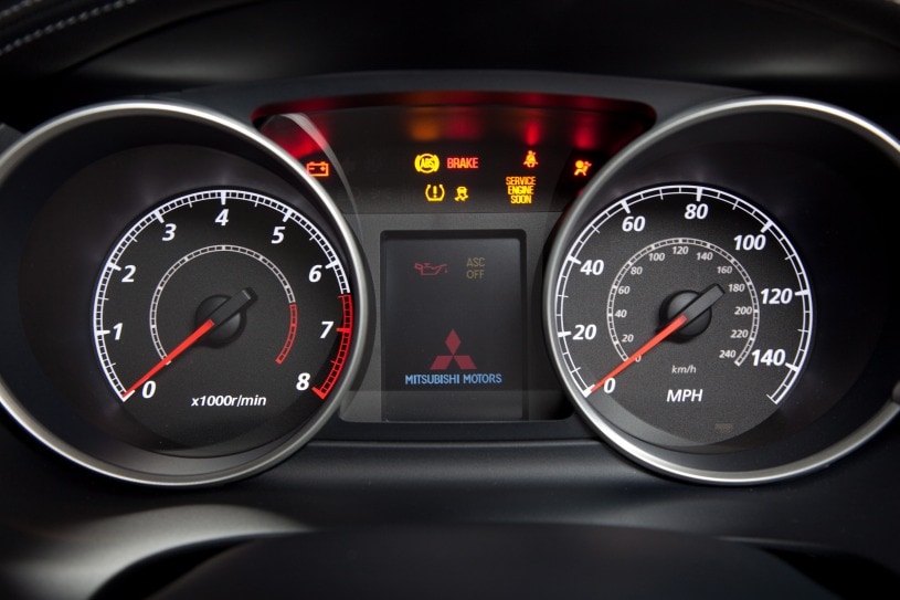 2010 Mitsubishi Outlander Pictures - 97 Photos | Edmunds