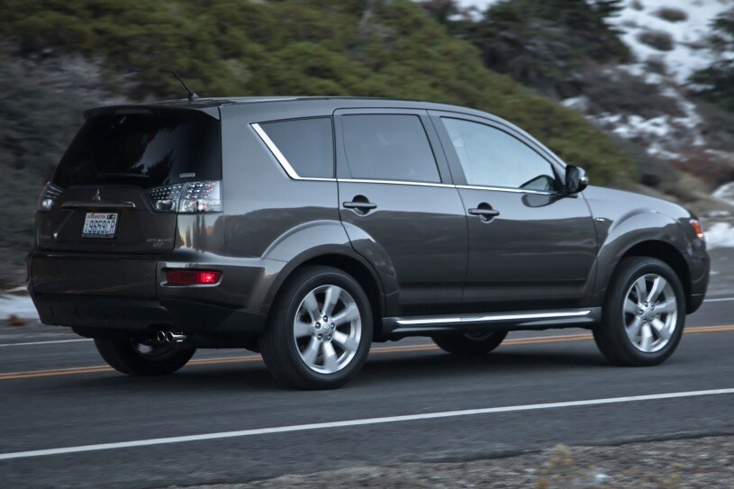 2012 Mitsubishi Outlander Pictures - 36 Photos | Edmunds