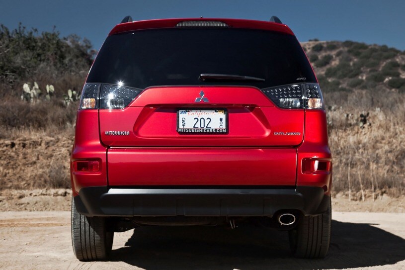 2012 Mitsubishi Outlander Pictures - 36 Photos | Edmunds