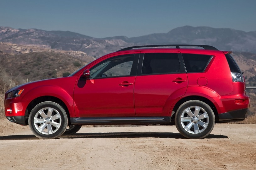 2012 Mitsubishi Outlander Pictures - 36 Photos | Edmunds