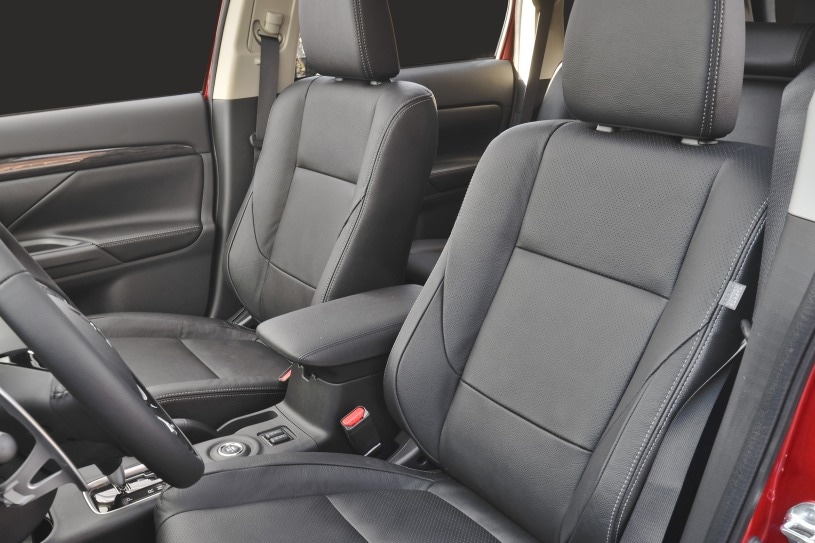 2016 Mitsubishi Outlander Pictures - 24 Photos | Edmunds