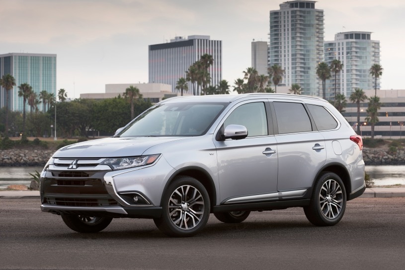 2017 Mitsubishi Outlander Pictures - 129 Photos | Edmunds