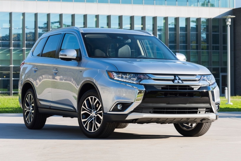 2017 Mitsubishi Outlander Pictures - 129 Photos | Edmunds