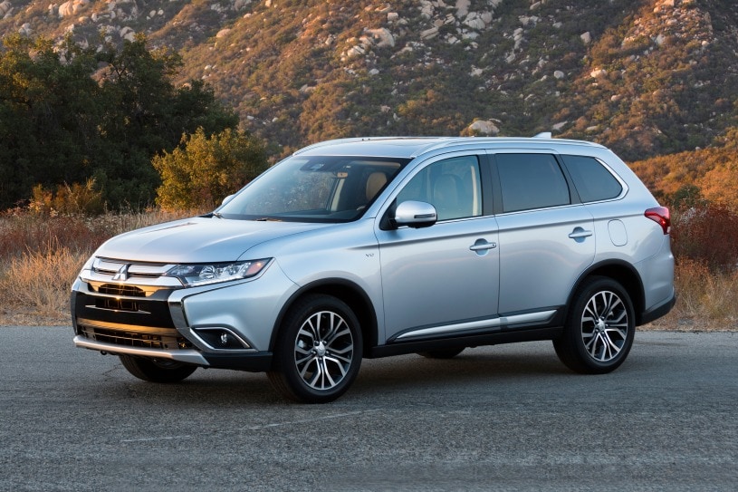 2017 Mitsubishi Outlander Pictures - 129 Photos | Edmunds