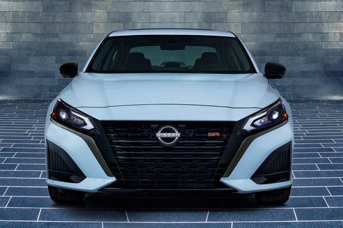 2025 Nissan Altima Pictures - 247 Photos | Edmunds