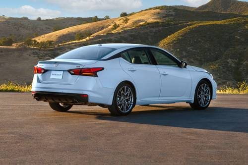 2025 Nissan Altima Pictures - 247 Photos | Edmunds