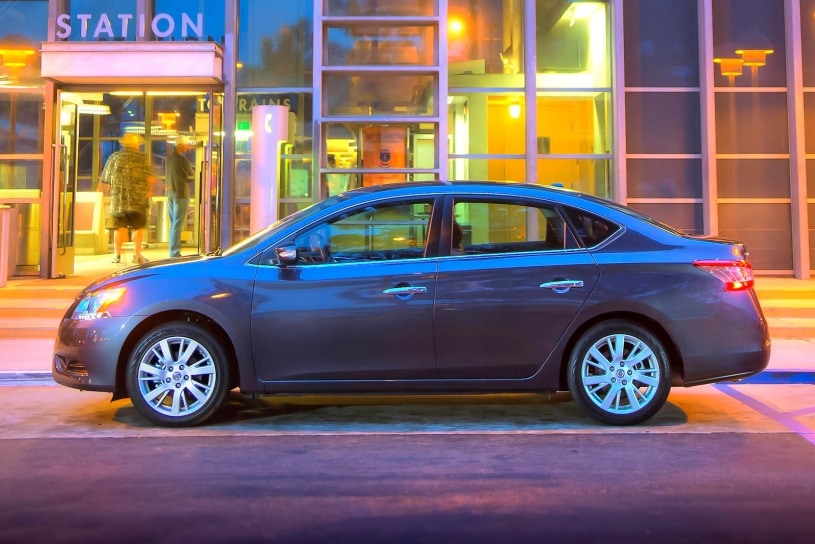 2015 Nissan Sentra Pictures - 23 Photos | Edmunds