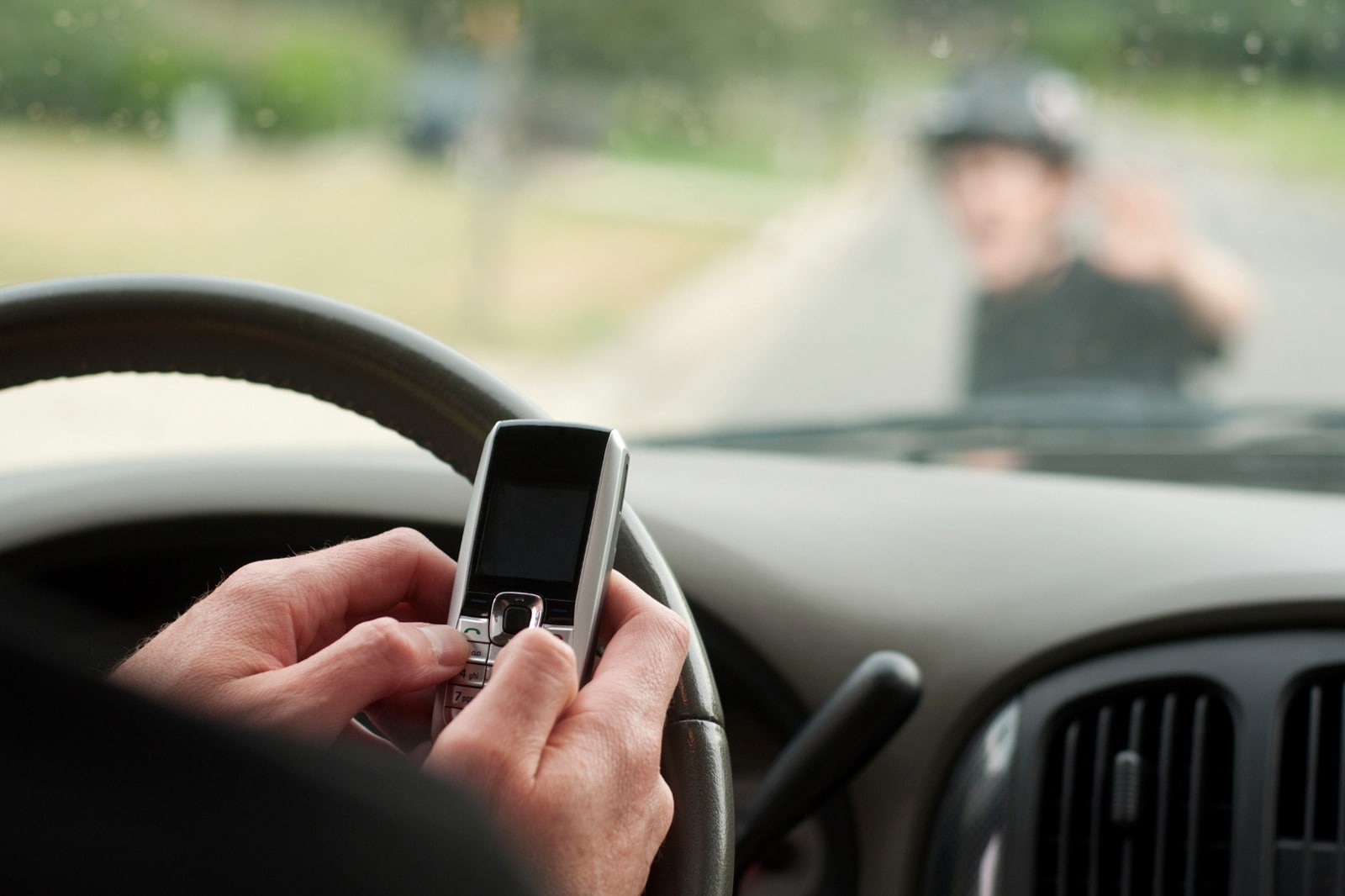 Texting While Driving: Targeted for Extinction | Edmunds