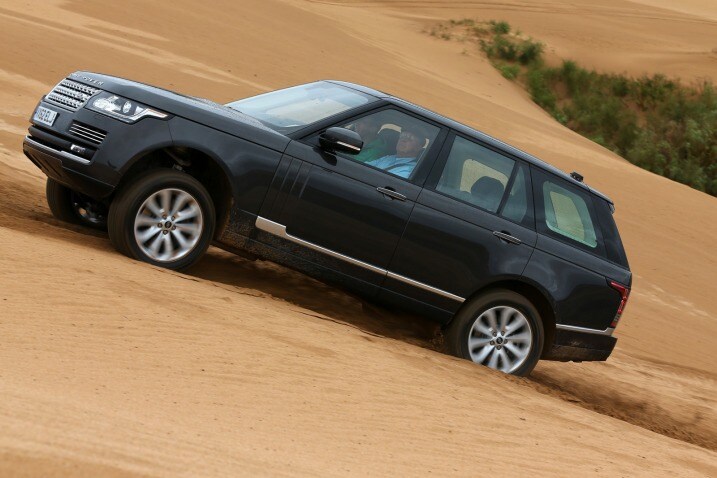 2013 Land Rover Range Rover in Morocco Picture Gallery | Edmunds