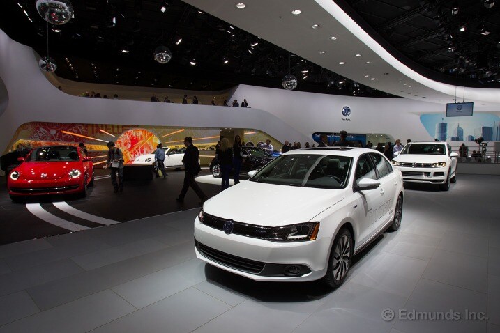 Scenes From the 2013 Detroit Auto Show Floor Day 1 Picture Gallery ...