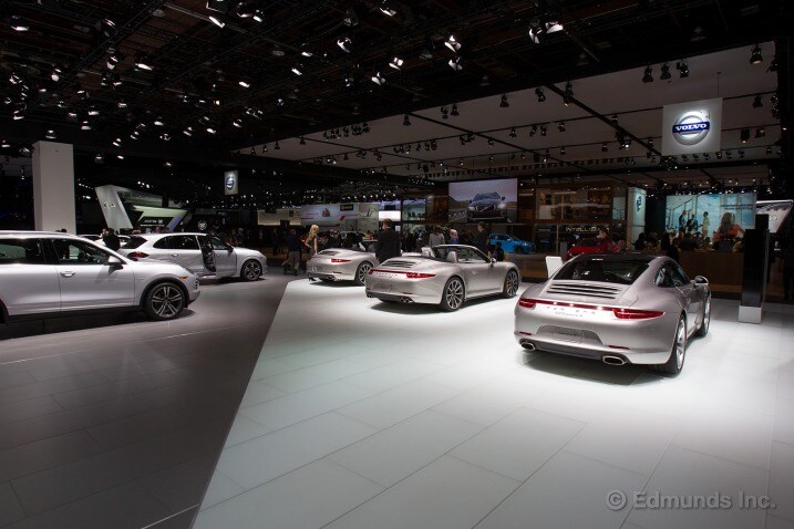 Scenes From the 2013 Detroit Auto Show Floor Day 1 Picture Gallery ...