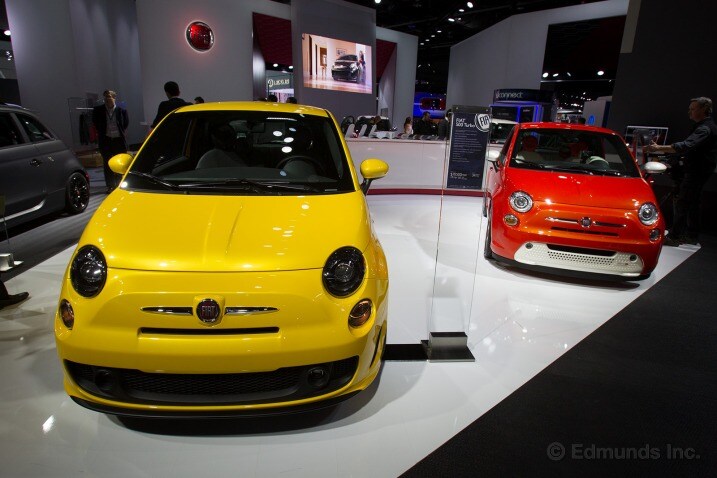 Scenes From the 2013 Detroit Auto Show Floor Day 1 Picture Gallery ...