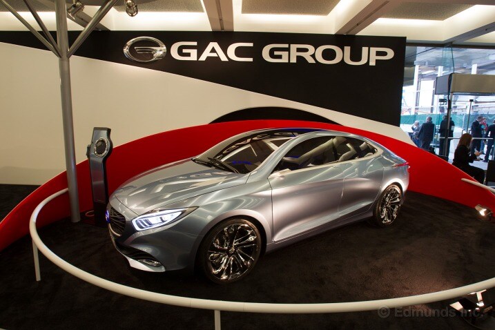 Scenes From the 2013 Detroit Auto Show Floor Day 1 Picture Gallery ...