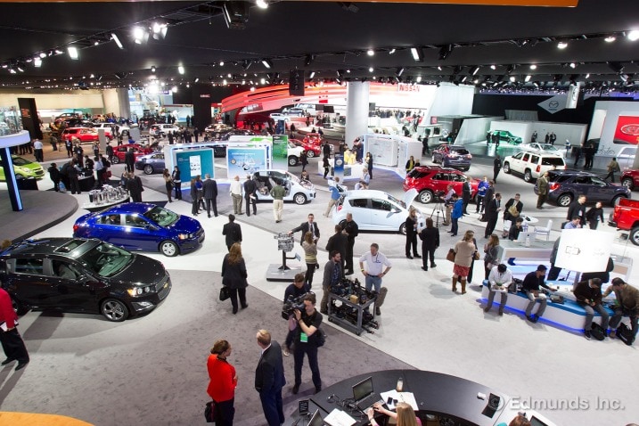 Scenes From the 2013 Detroit Auto Show Floor Day 1 Picture Gallery ...