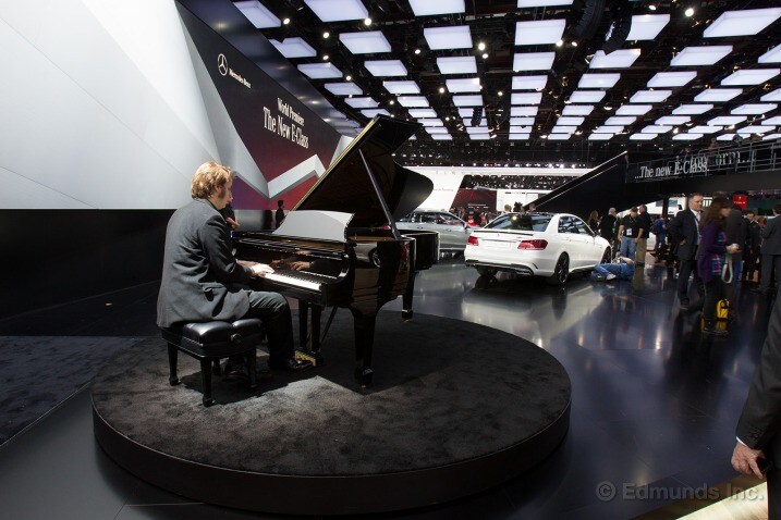 Scenes From the 2013 Detroit Auto Show Floor Day 1 Picture Gallery ...