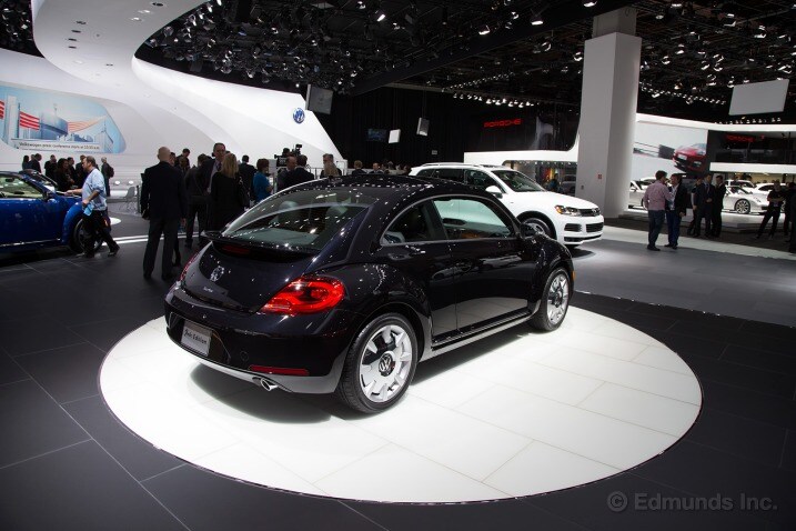 Scenes From the 2013 Detroit Auto Show Floor Day 1 Picture Gallery ...