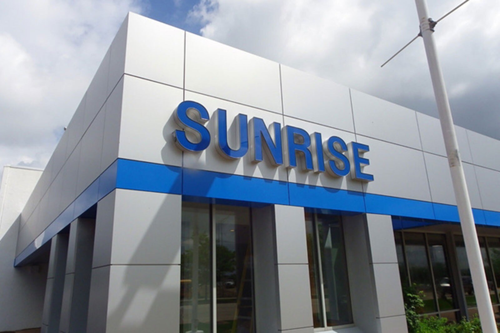 Sunrise Chevrolet Recruits Tech Savvy Sales Staff From Cell Phone ...