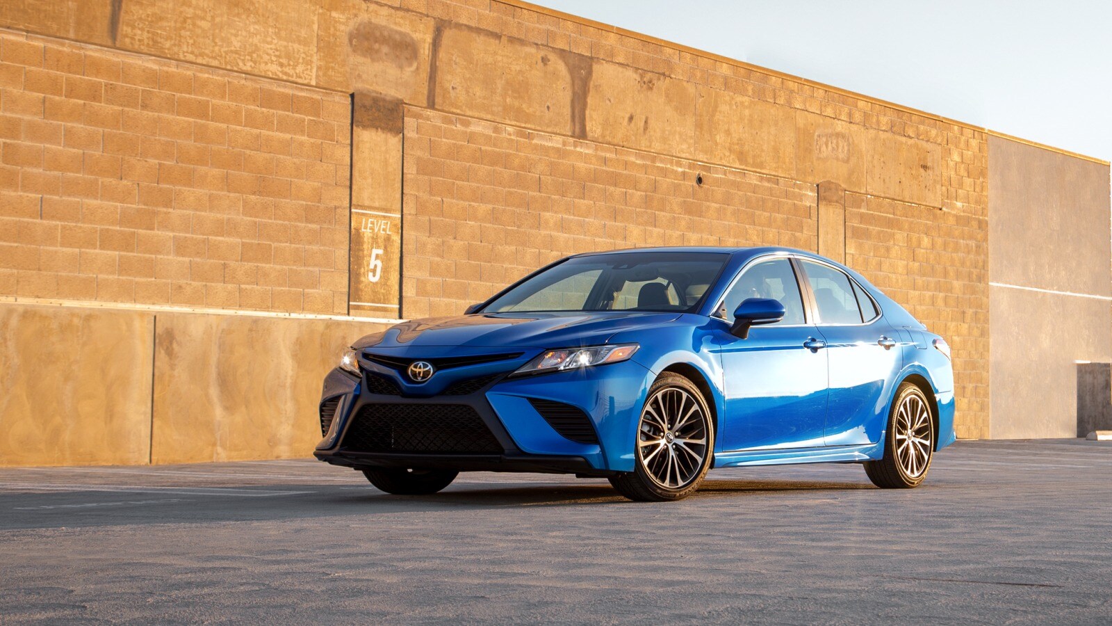 Best Midsize Sedans Top Rated Midsize Cars For 2018 Edmunds