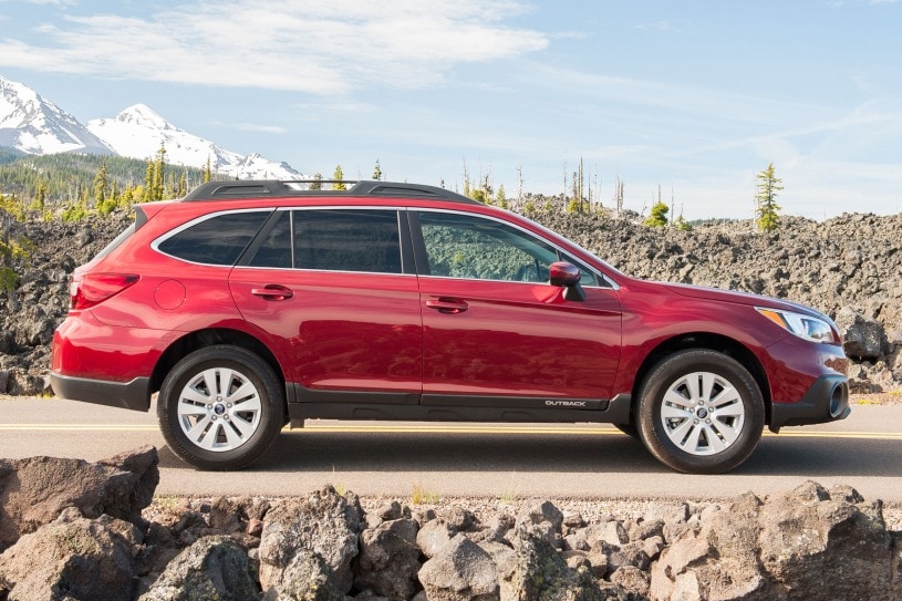 2016 Subaru Outback Pictures - 356 Photos | Edmunds
