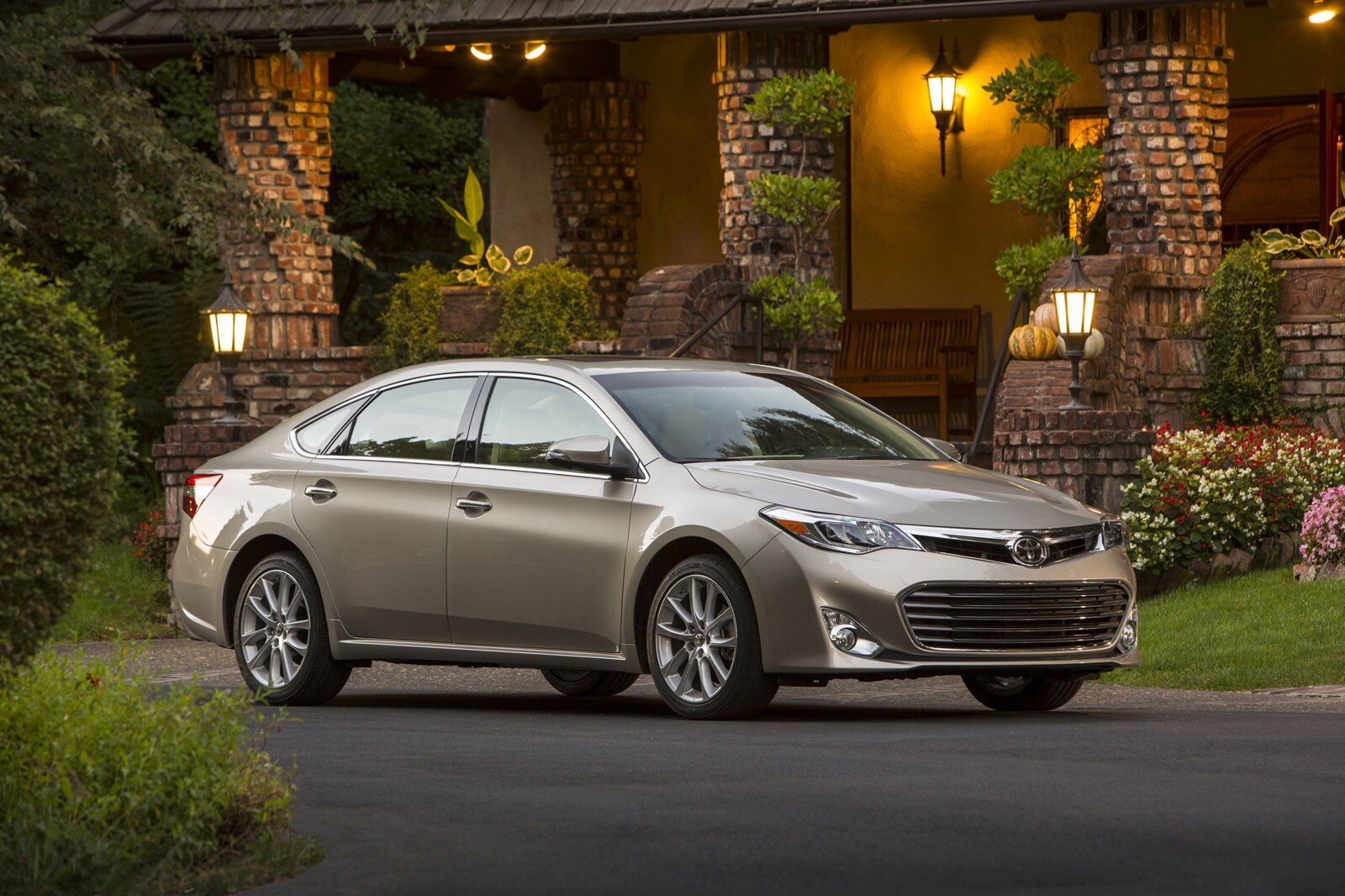 Top 5 "Most American" Sedans for 2013 on Edmunds.com