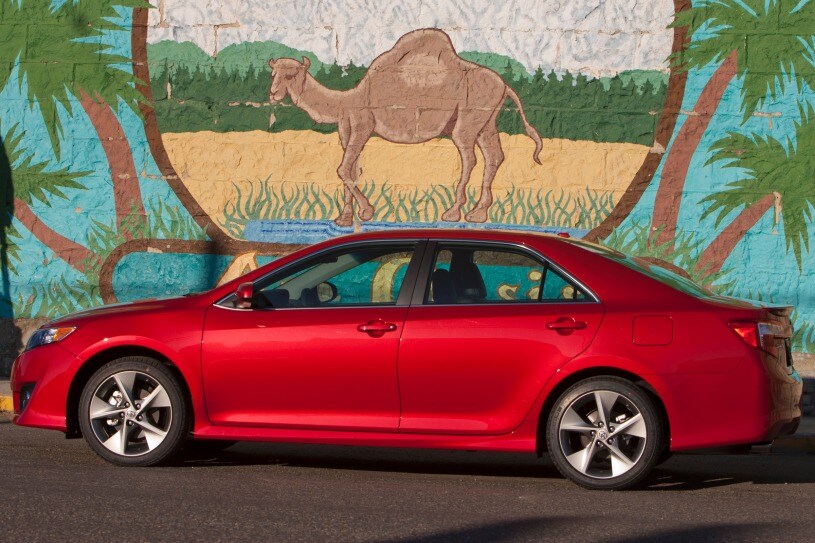 2014 Toyota Camry Pictures - 327 Photos | Edmunds
