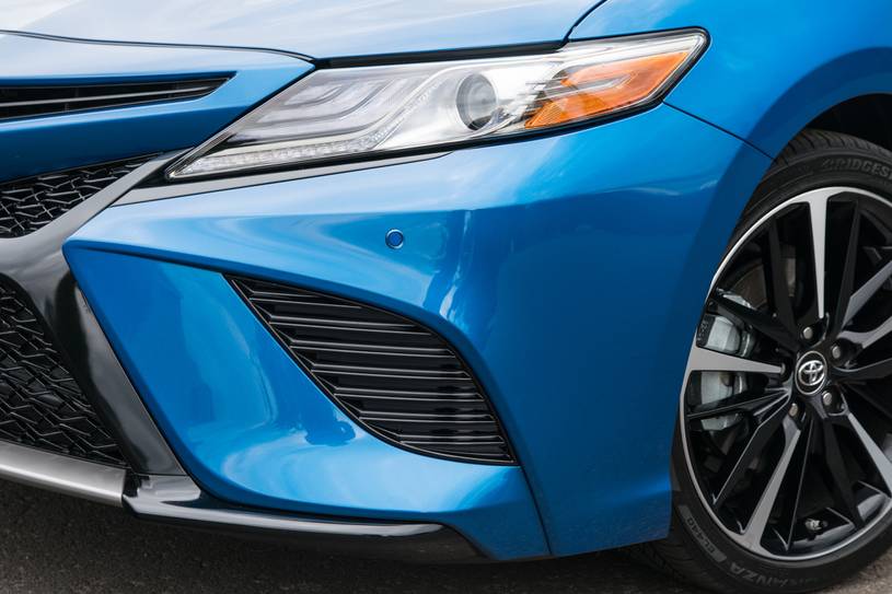 2018 Toyota Camry Pictures - 237 Photos | Edmunds