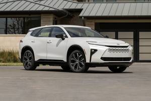 2026 Toyota Crown Signia vs. 2026 Toyota Highlander - Car Comparison