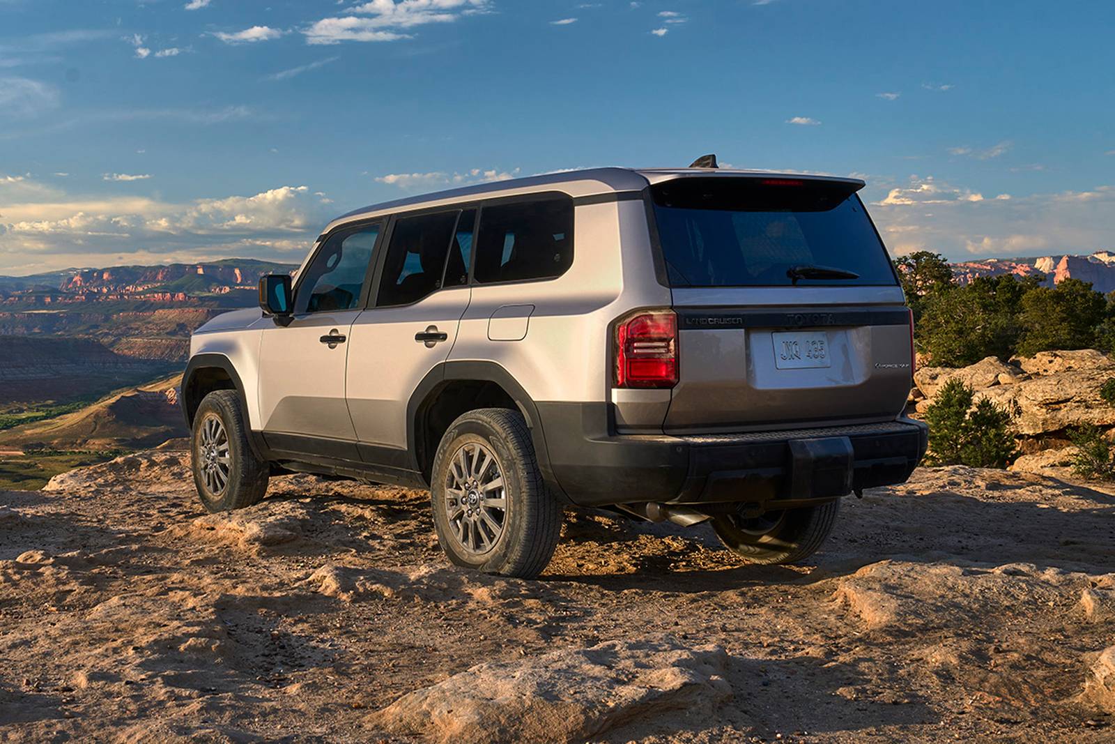 The Best New Four-Wheel-Drive (4WD) SUVs | Edmunds