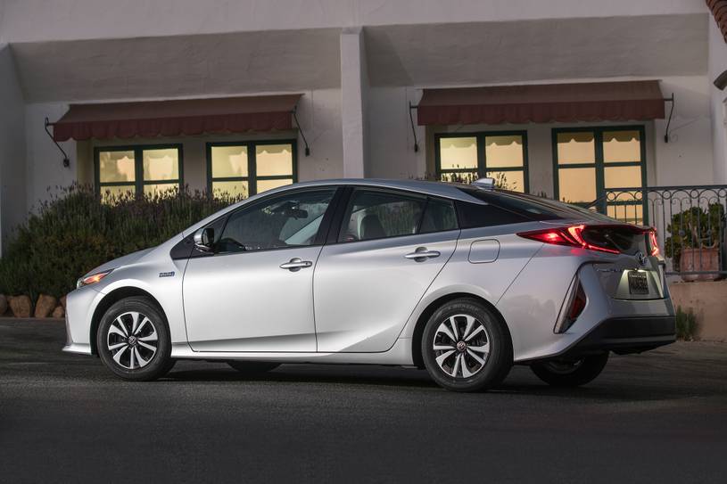2017 Toyota Prius Prime Pictures - 96 Photos | Edmunds