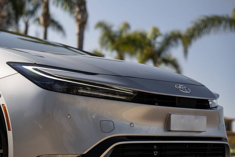 2023 Toyota Prius Prime Pictures - 44 Photos | Edmunds