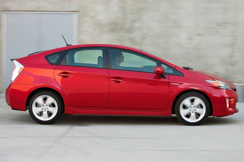 2012 Toyota Prius Pictures - 18 Photos | Edmunds
