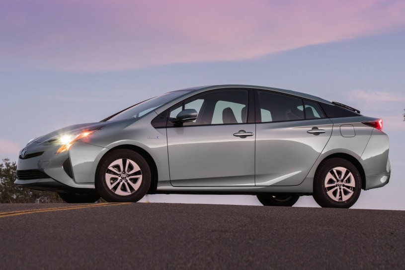 2016 Toyota Prius Pictures - 332 Photos | Edmunds