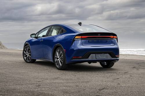 2026 Toyota Prius Pictures - 226 Photos | Edmunds