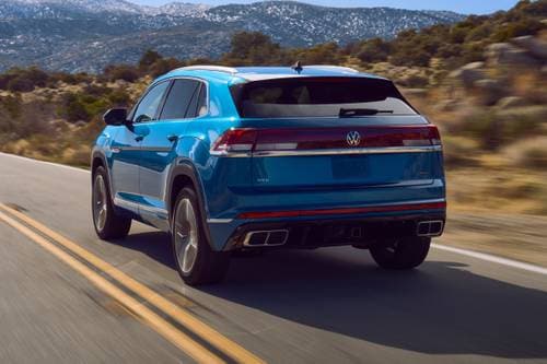 2024 Volkswagen Atlas Cross Sport Pictures - 228 Photos | Edmunds