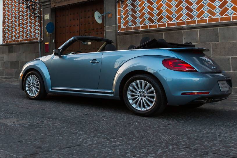 2019 Volkswagen Beetle Convertible Pictures - 53 Photos | Edmunds