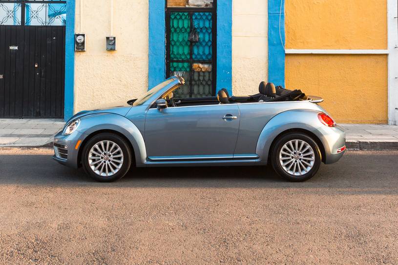 2019 Volkswagen Beetle Convertible Pictures - 53 Photos | Edmunds