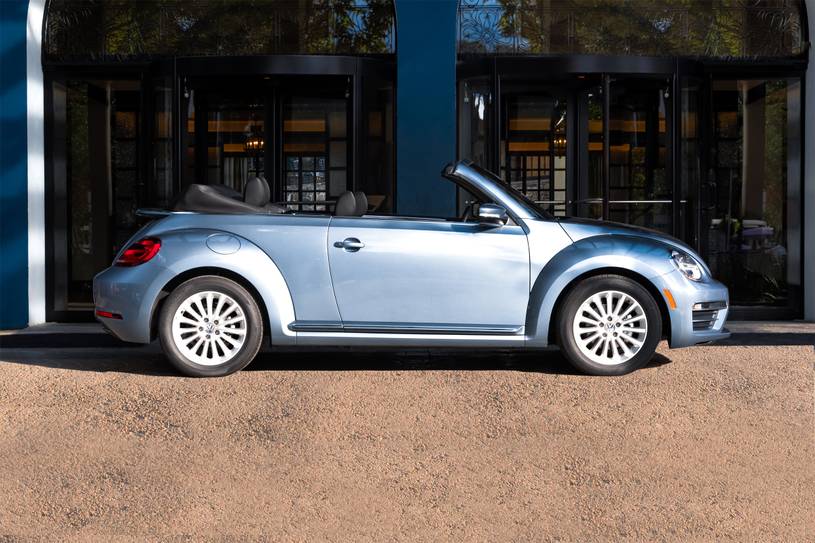 2019 Volkswagen Beetle Convertible Pictures - 53 Photos | Edmunds