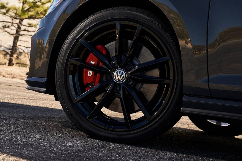 2019 Volkswagen Golf GTI Pictures - 74 Photos | Edmunds