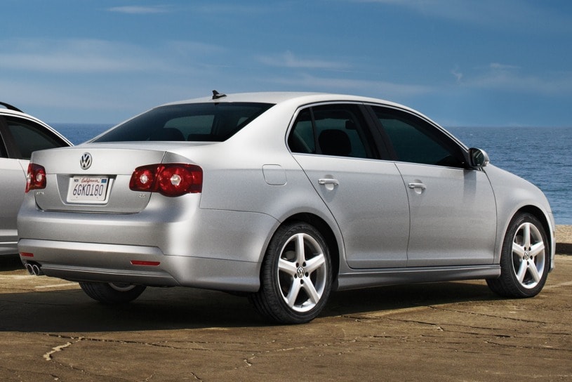 2010 Volkswagen Jetta Pictures - 101 Photos | Edmunds