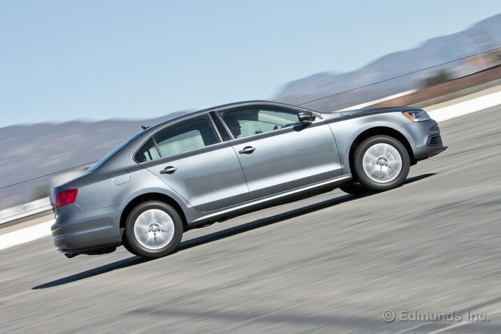 2014 Volkswagen Jetta SE 1.8 Track Test on Edmunds.com