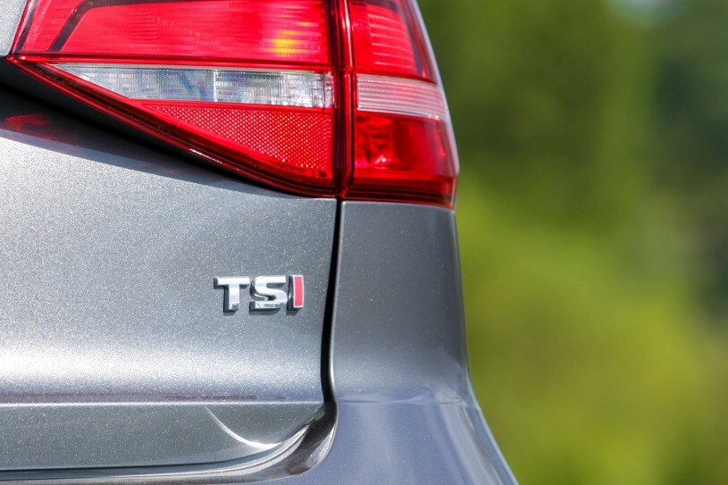 2017 Volkswagen Jetta Pictures - 107 Photos | Edmunds